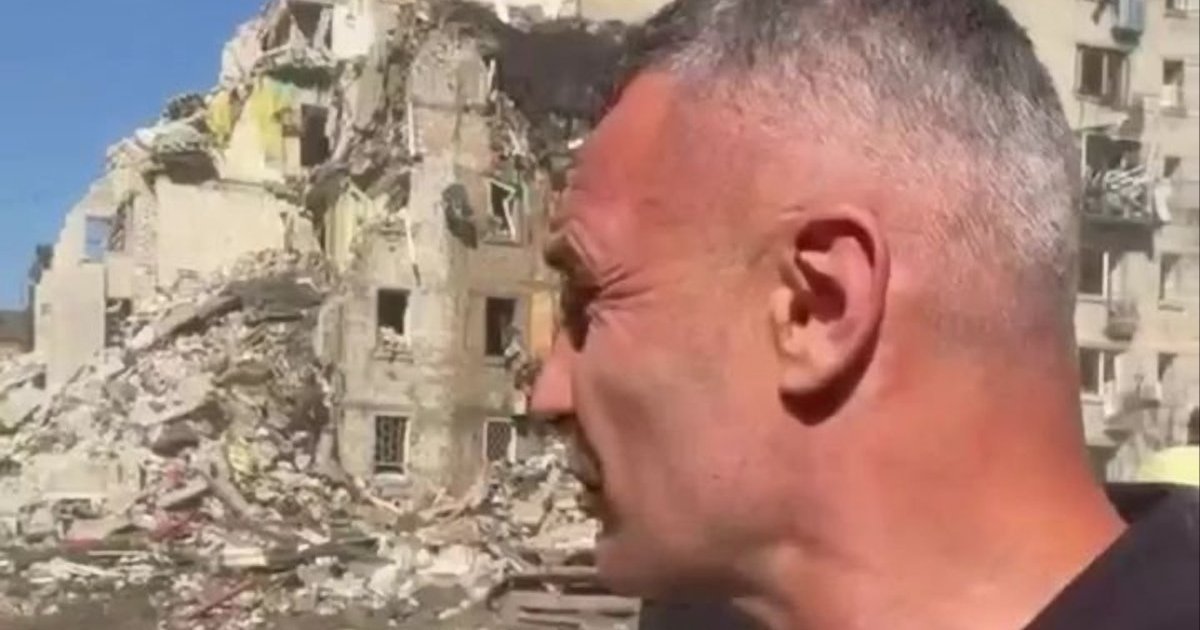 Klitschko showed a destroyed building in the Darnytskyi district ...