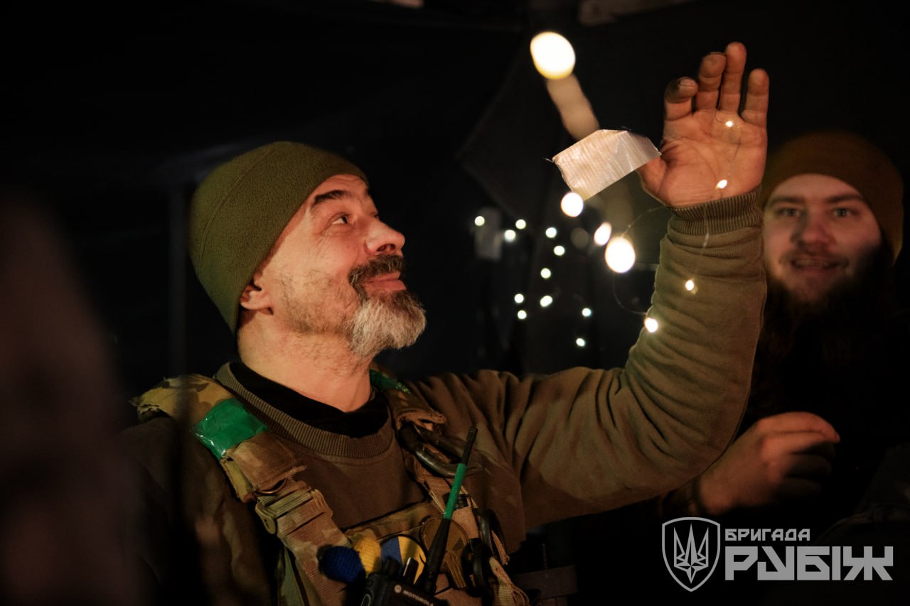 Christmas Eve on the front line: soldiers from the Rubizh brigade ...