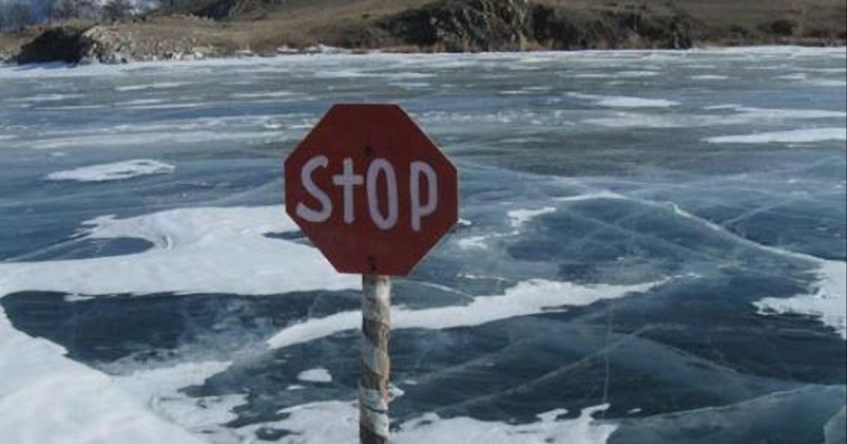 Three rescued from stuck boat on frozen Dnipro in Poltava region ...