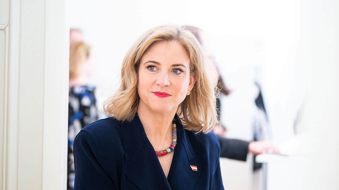 Austrian Foreign Minister says Putin is not interested in peace ...