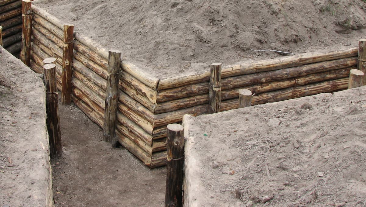 Ukraine is trying to quickly complete the construction of defence lines ...