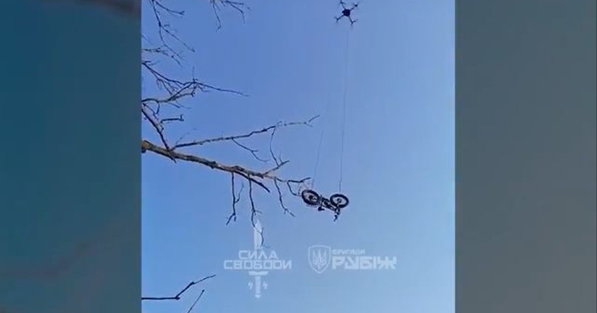 Drone delivers electric bike for evacuation | Censor.NET