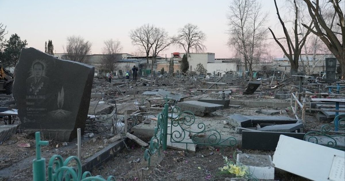 Russia struck Cherkasy on Christmas Eve: the Alley of Heroes and more ...
