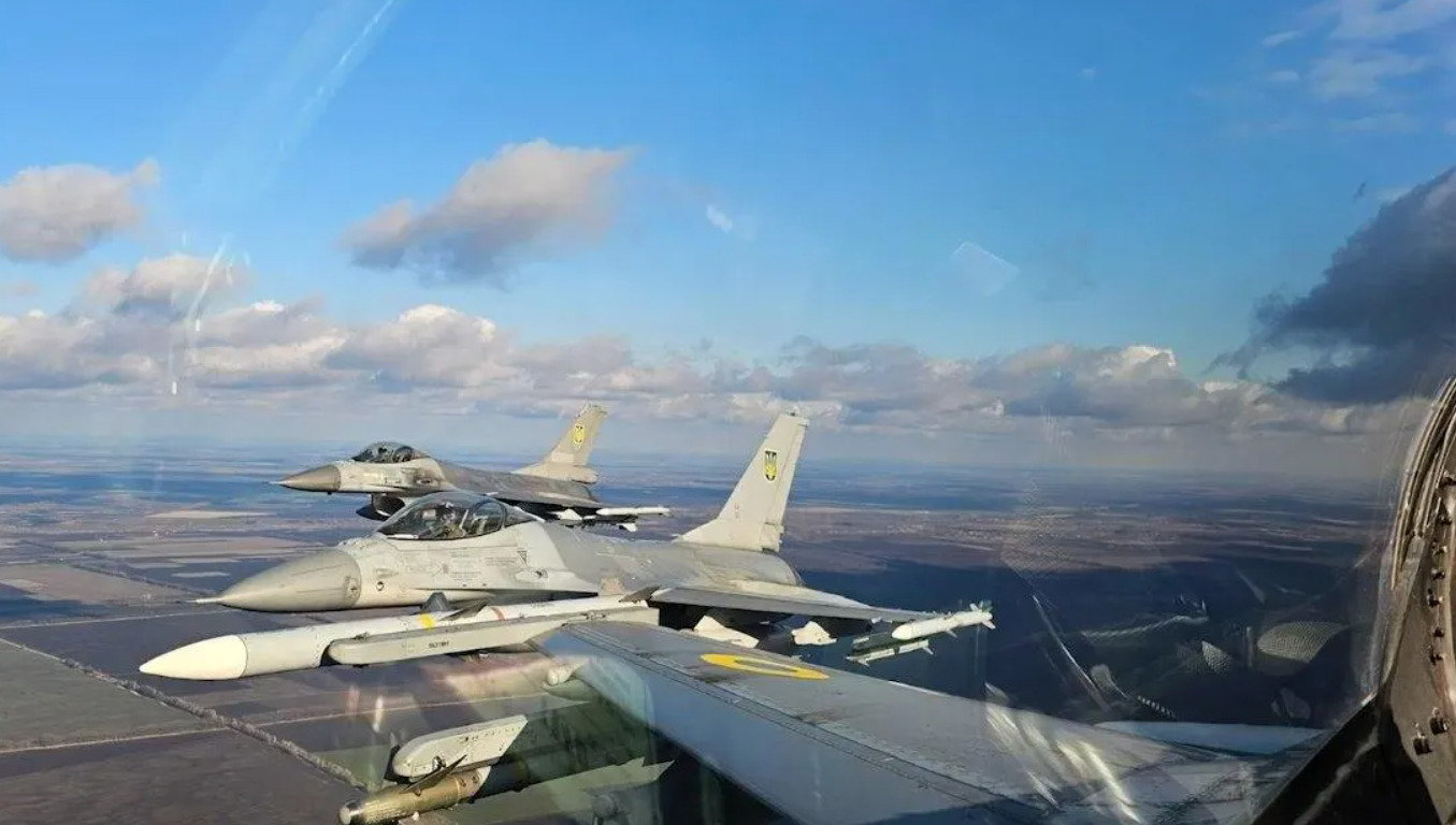 F16 України відстежують російські системи ППО | Цензор.НЕТ