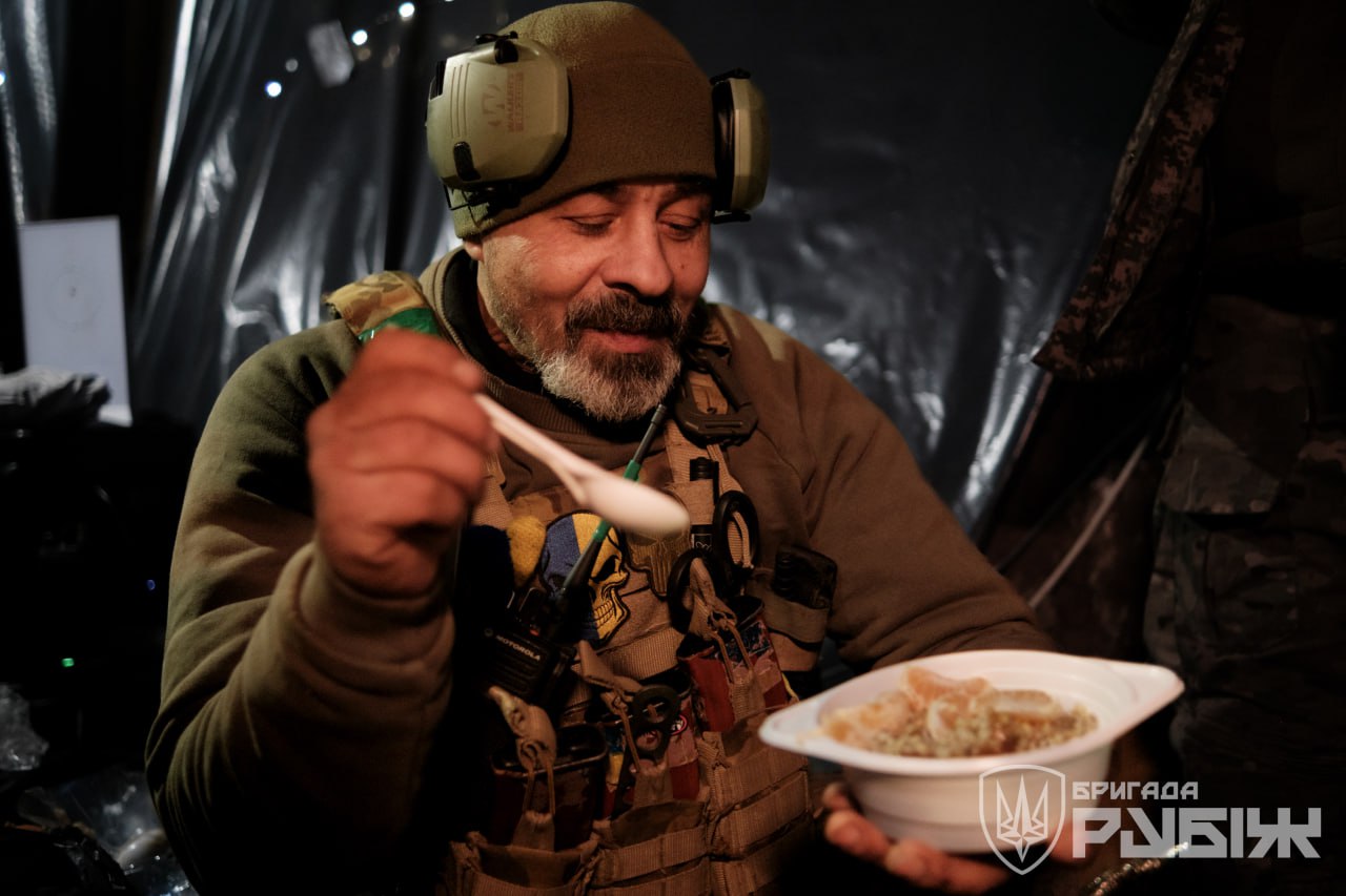 Christmas Eve on the front line: soldiers from the Rubizh brigade ...