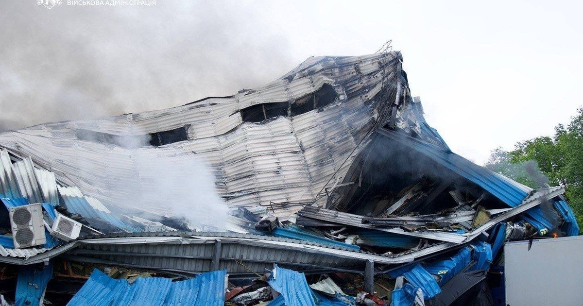 In Dnipro, a Russian drone destroyed a Nova Poshta branch: the building ...