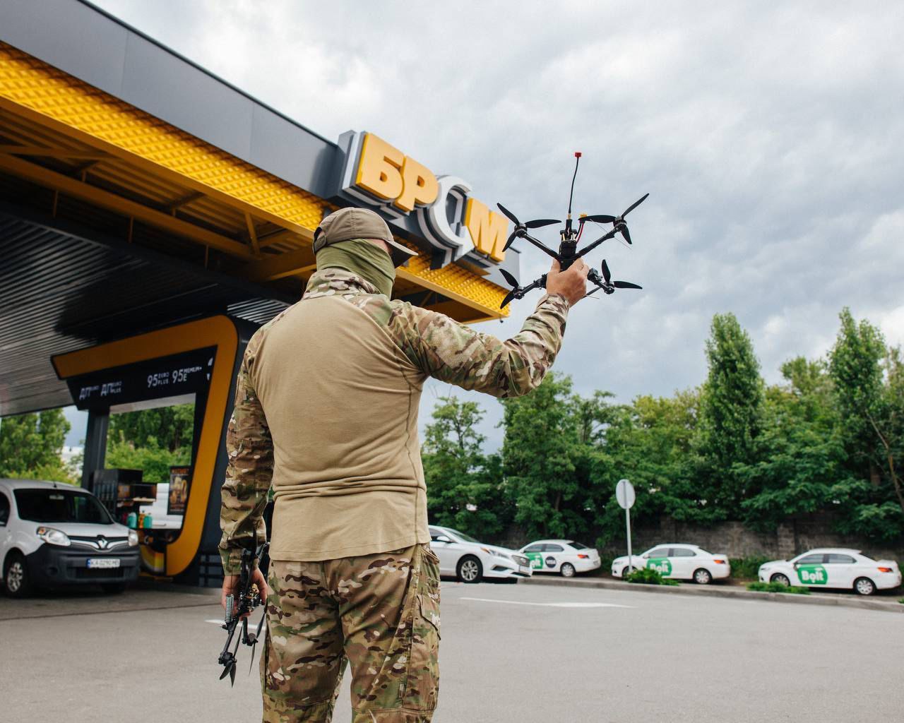 BRSM-Nafta filling station network refueling cars of military and volunteers for free | Censor.NET