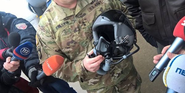 Обеспечение армии: США передали украинским летчикам 100 современных ...