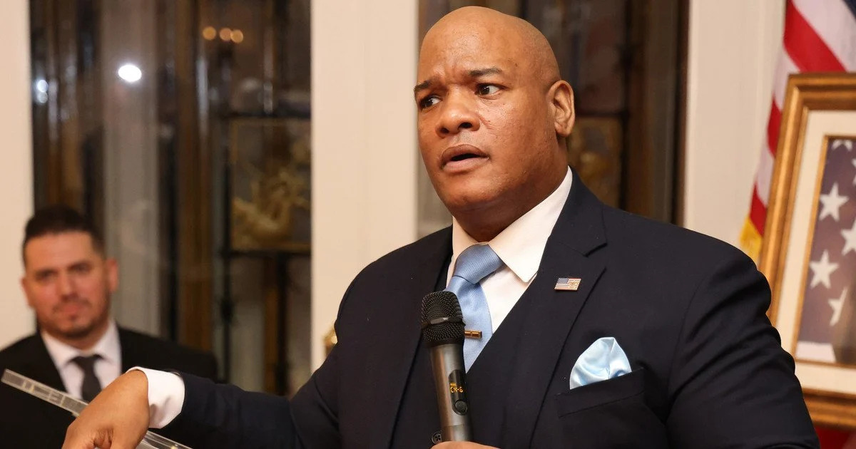 Trump’s spiritual adviser calls Putin evil | Censor.NET