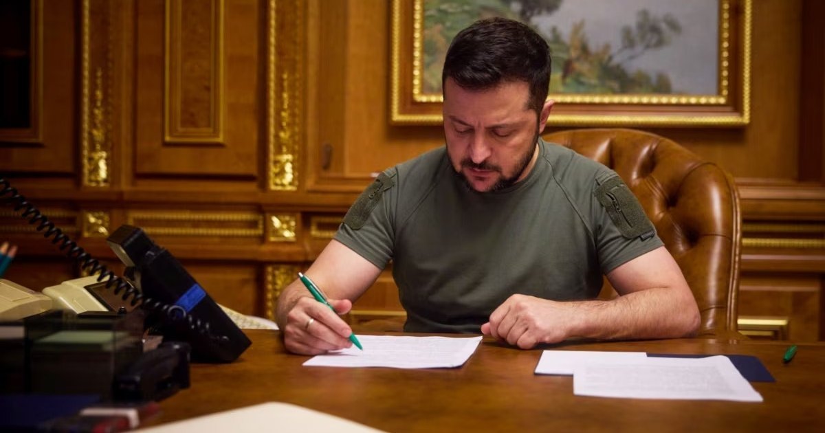 Zelenskyy awards 767 Ukrainian servicemen, 355 posthumously | Censor.NET